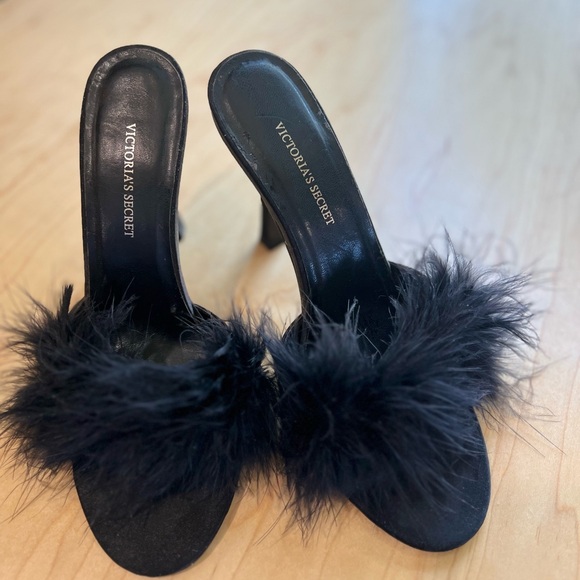 Victoria's Secret | Shoes | Victorias Secret Black Feathered Heels ...